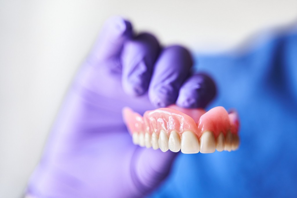Stegprothese: Alle Infos - Gelencsér Dental